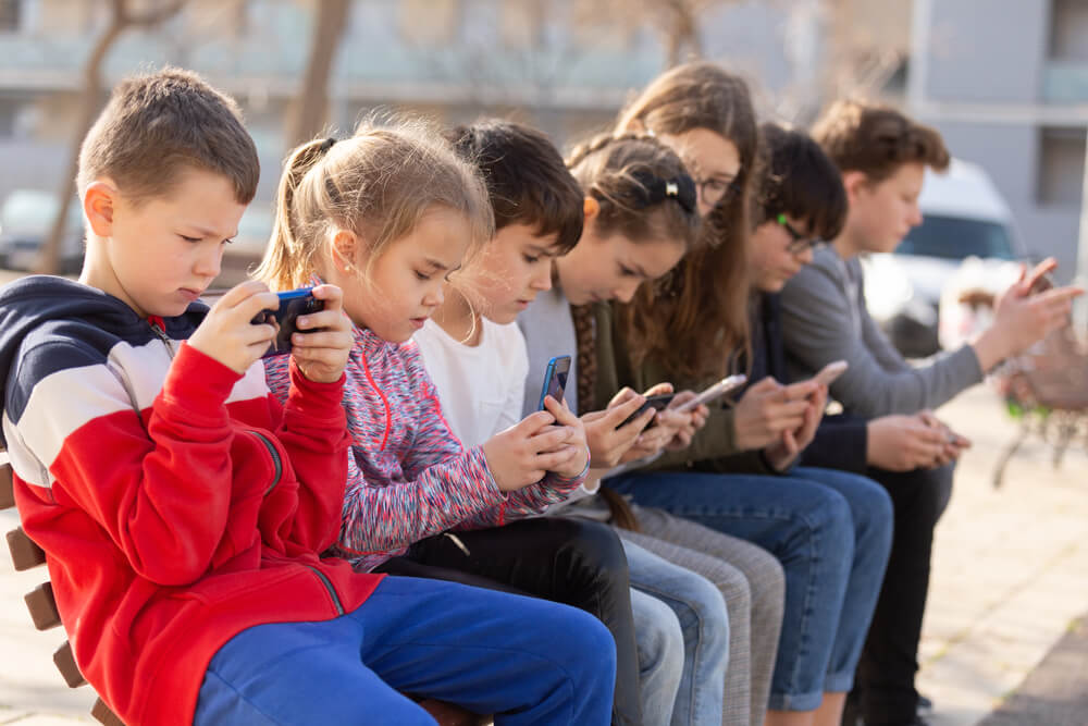 Social Media Apps for Kids Under 12-Year-Olds | Findmykids