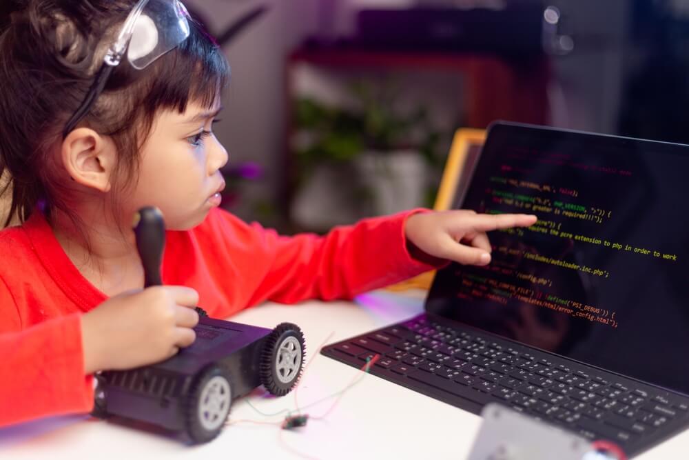 What is Coding for Kids and How to Start Programming: Guide for Parents | Findmykids