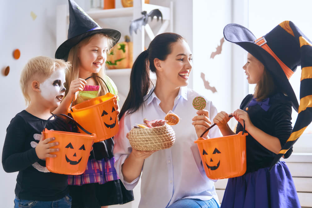 Halloween Trick or Treat: Safe, Fun, and Happy Night! | Findmykids