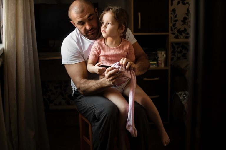 How to Teach the Child to Get Dressed On Their Own? What to Do if the ...