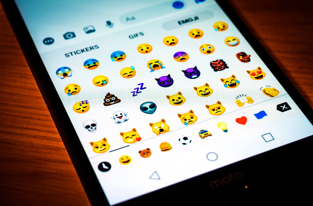 How to Understand Emoji Slang [GUIDE for Parents] | Findmykids