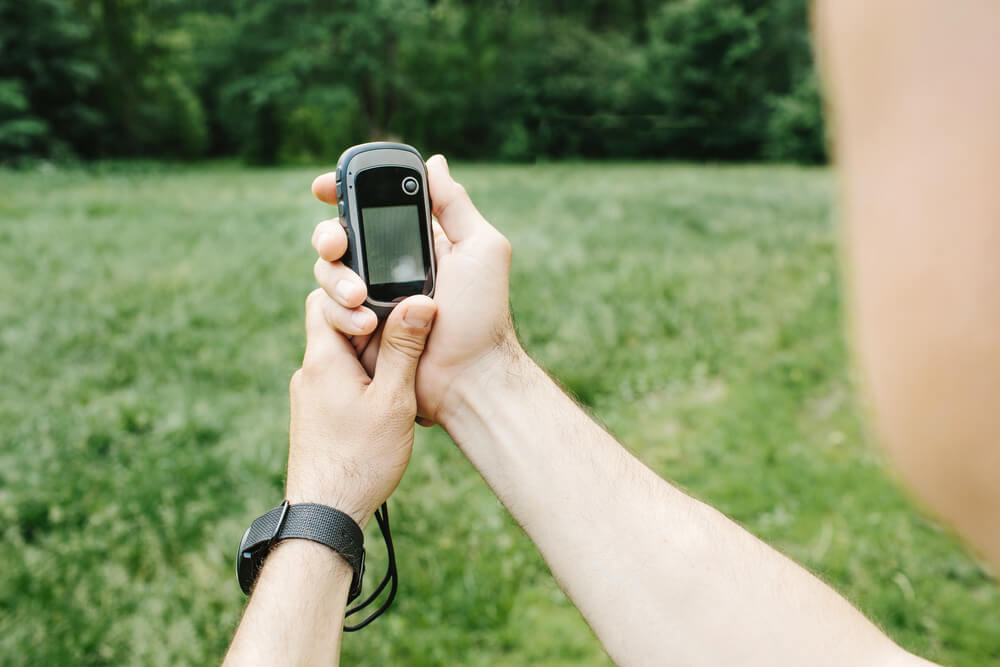 How Do GPS Trackers Work: Devices, System Explanation | Findmykids