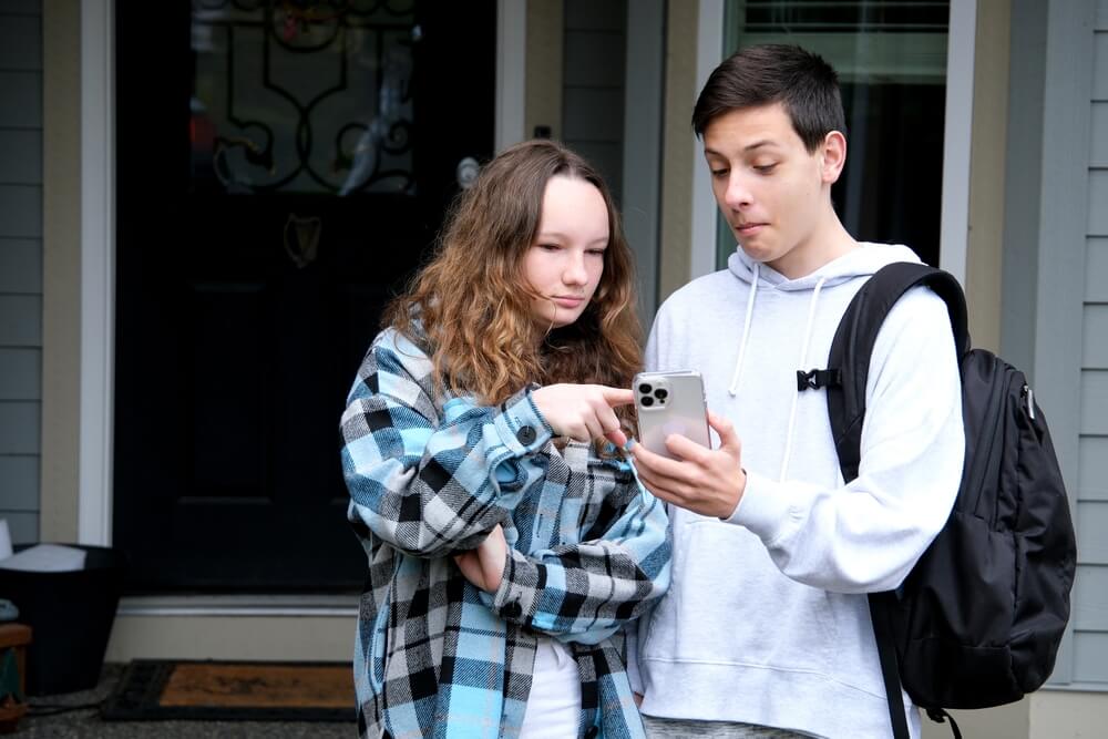 How to Track Someone When Their Location Is Off? How It Works—and How ...