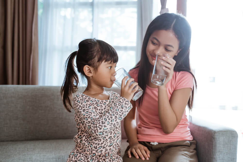 How Much Water Should Kids Drink? | Hydration Guidelines | Findmykids