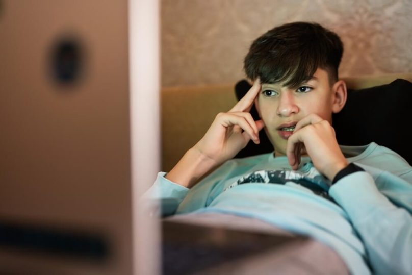 What Does 'Sneaky Link' Mean? Exploring the Slang Term | Findmykids