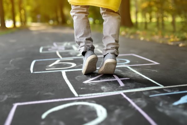 How to Play Hopscotch: Rules, Layouts, and Creative Ideas | Findmykids