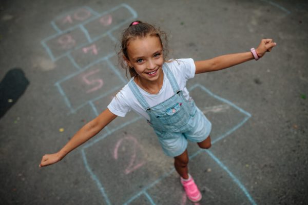 How to Play Hopscotch: Rules, Layouts, and Creative Ideas | Findmykids