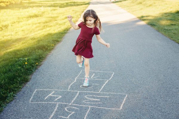 How to Play Hopscotch: Rules, Layouts, and Creative Ideas | Findmykids