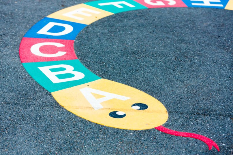 How to Play Hopscotch: Rules, Layouts, and Creative Ideas | Findmykids