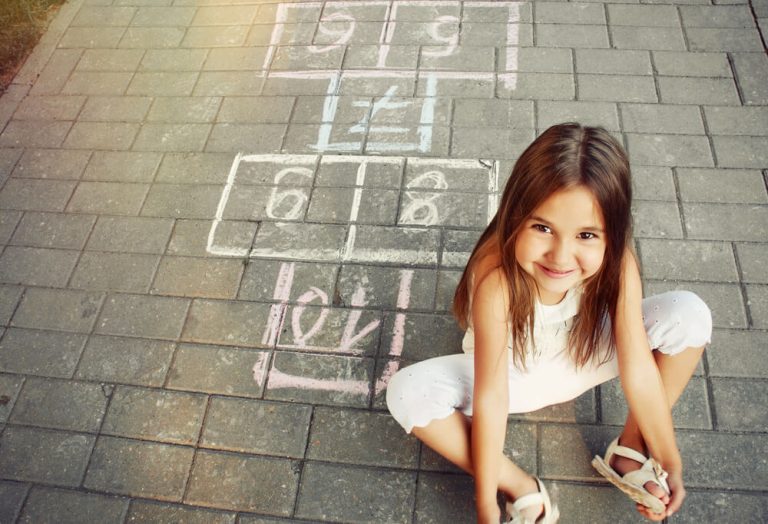 How to Play Hopscotch: Rules, Layouts, and Creative Ideas | Findmykids