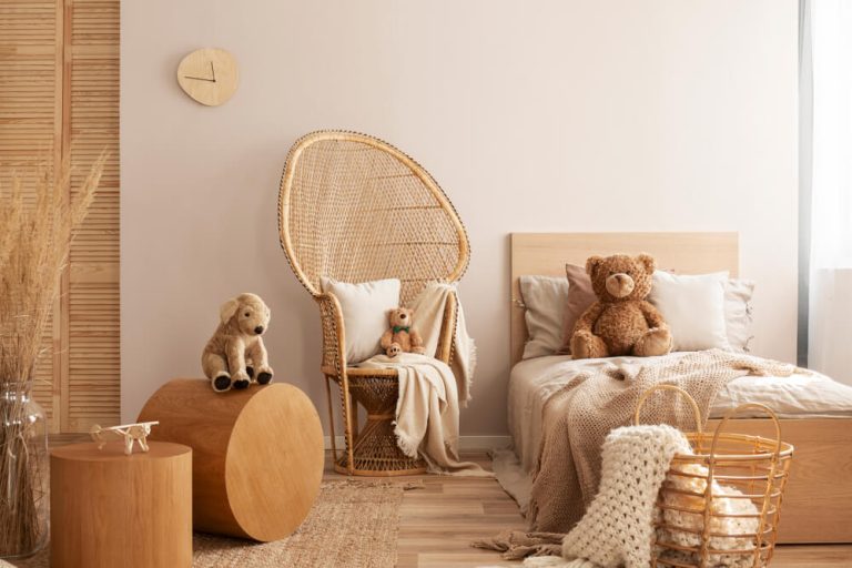 Sad Beige Mom: Meaning, Origin, Pros, and Cons of the Trend | Findmykids