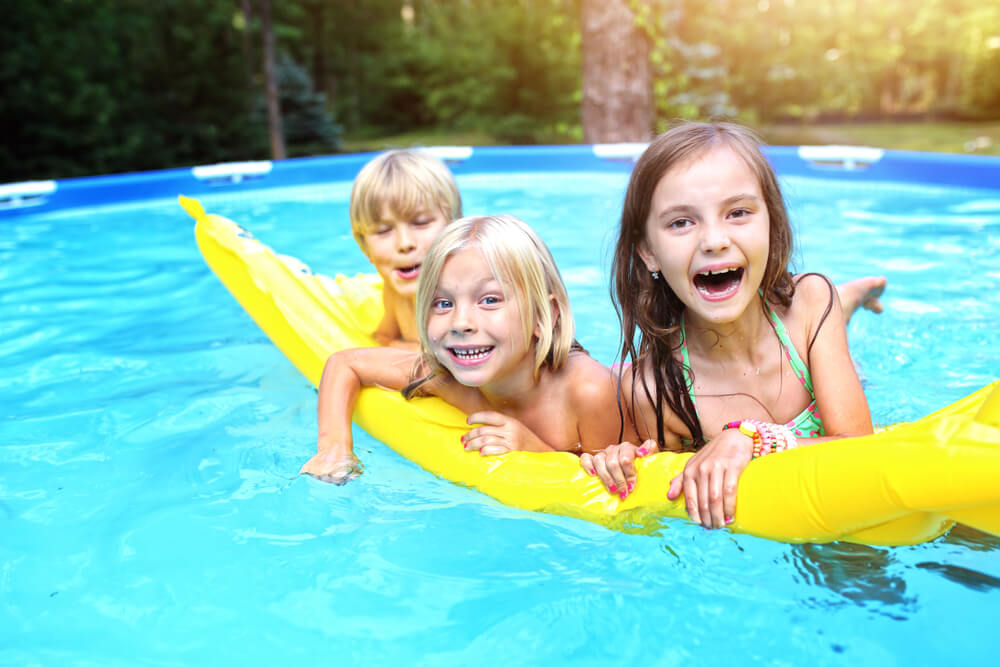 12 Fun Swimming Pool Games for Kids and Families | Findmykids
