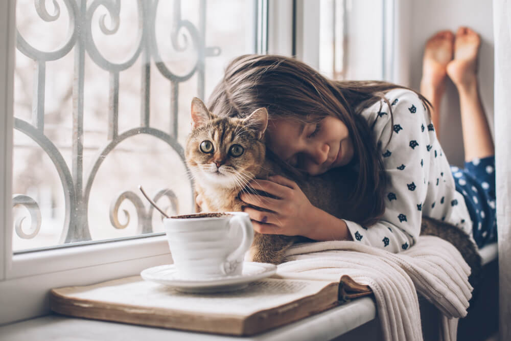 Beige Mom: Meaning, Origin, Pros, and Cons of the Sad Beige Mom Trend ...