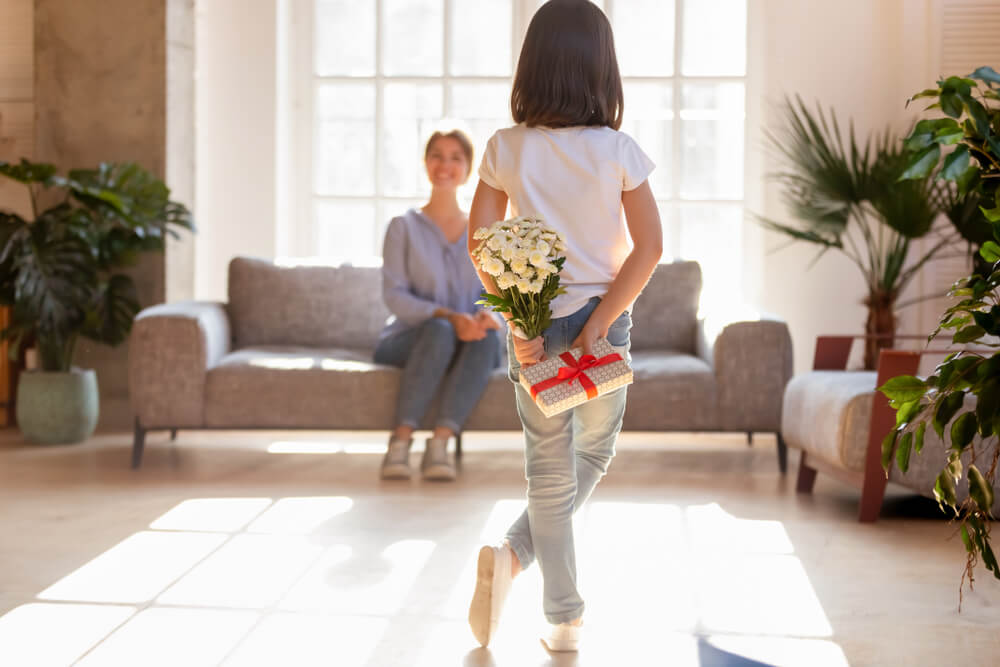 What Is a Bonus Mom? Understanding the Meaning and Experience | Findmykids
